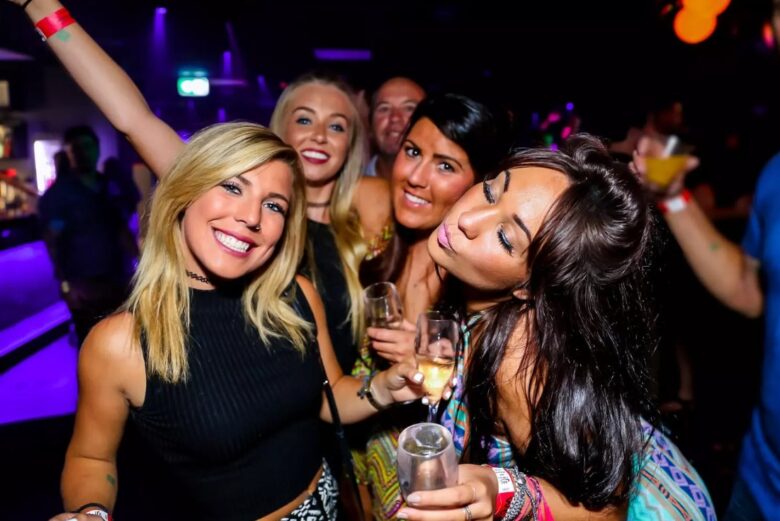 5 First Time Clubbing Tips & Do’s and Don’ts for Partying In London ...